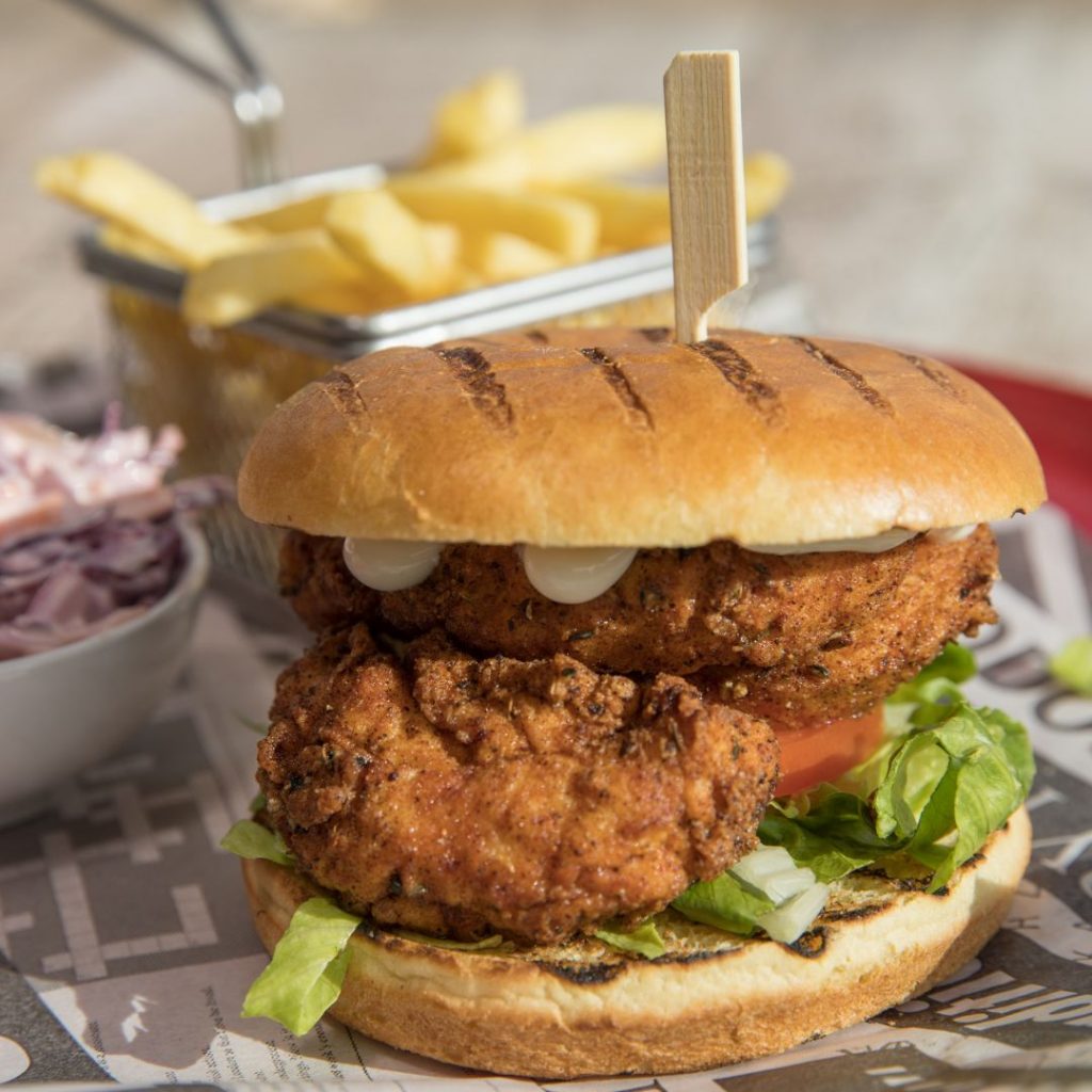 THE VIEW TYNEMOUTH: Food & Drinks with a side of beach view